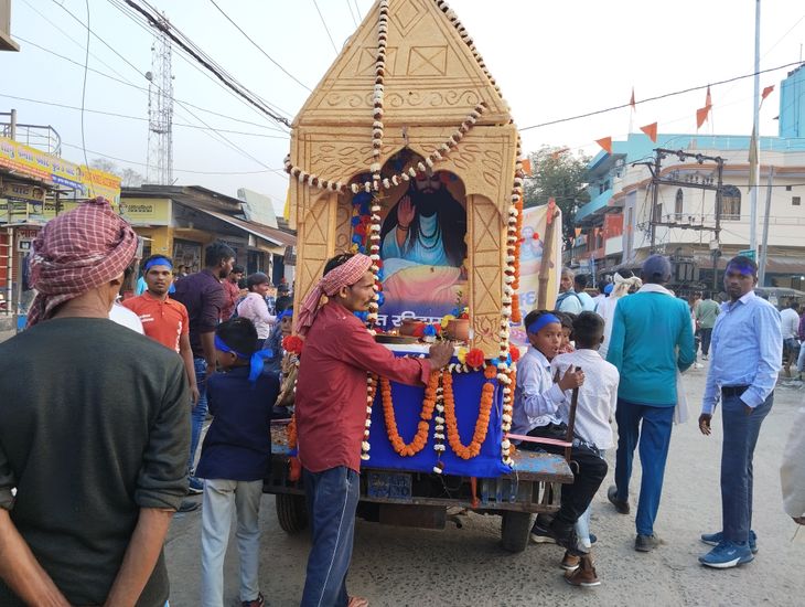 Grand procession taken out in Fatehpur on the birth anniversary of ...