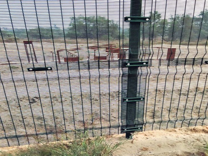 Preparation for smart fencing 150 meters away from zero line | जीरो ...