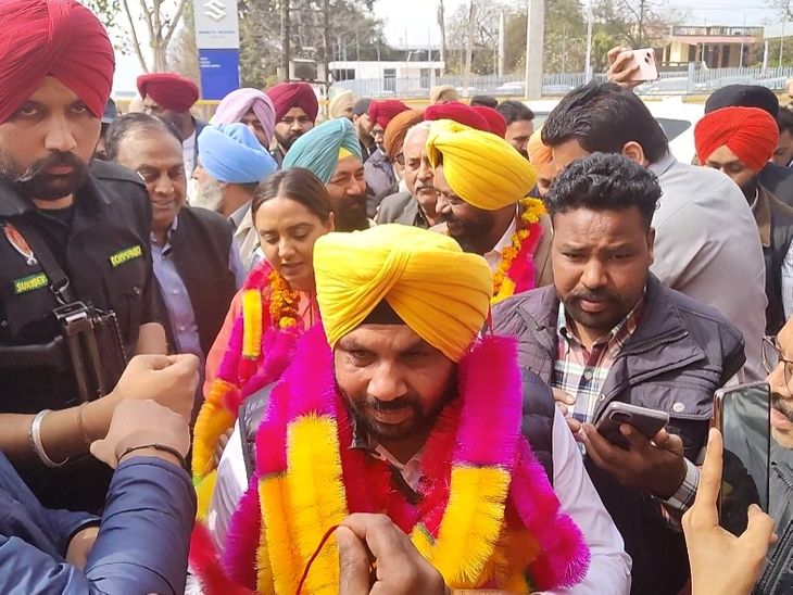 Moga Cabinet Minister inaugurated roads | मोगा में केबिनेट मंत्री ने ...