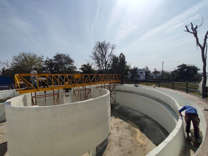 Silt accumulated in municipal intake well | नगरपालिका के इंटेकवेल में ...