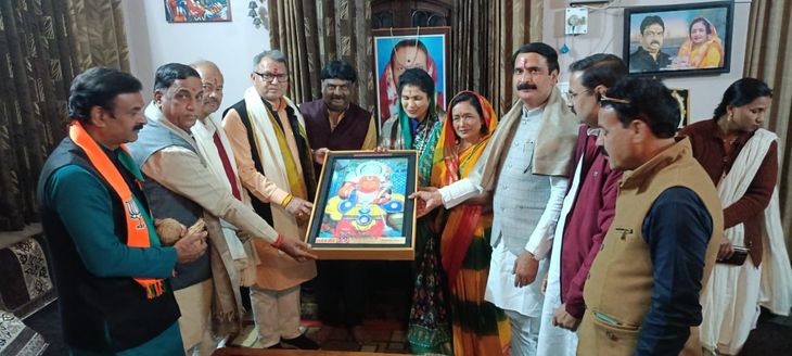 Cabinet Minister Krishna Gaur welcomed at Mayor's residence | नपाध्यक्ष ...