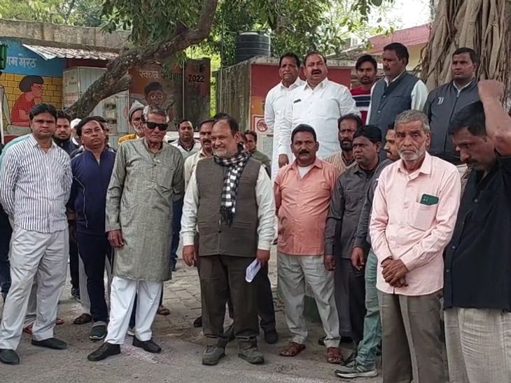 Valmiki Samaj's demonstration at the Collectorate | वाल्मीकि समाज का ...