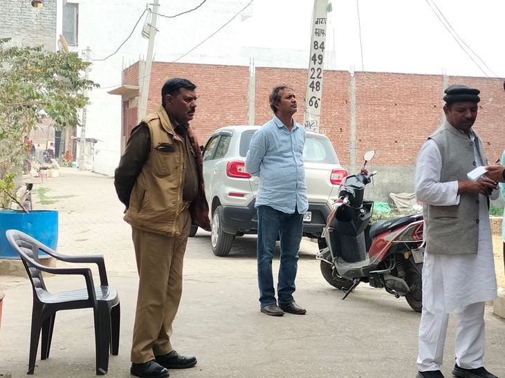 Servant commits theft after locking woman in bathroom | महिला को बाथरूम ...