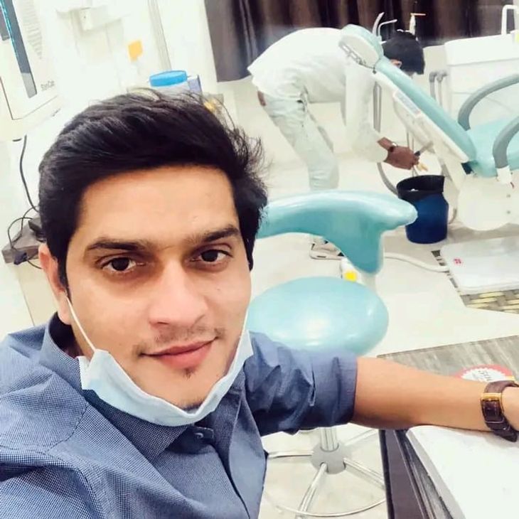 Doctor accused of blackmail and rape is away from police arrest | ब्लैकमेल व दुष्कर्म का आरोपी ...