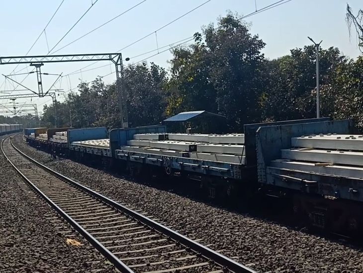 Passenger trains are not stopping at 3 stations Asirgarh, Chandni ...