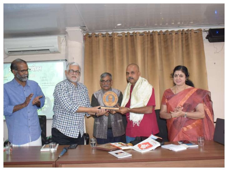 Poet MP Prathish received Kedarnath Singh Memorial Award