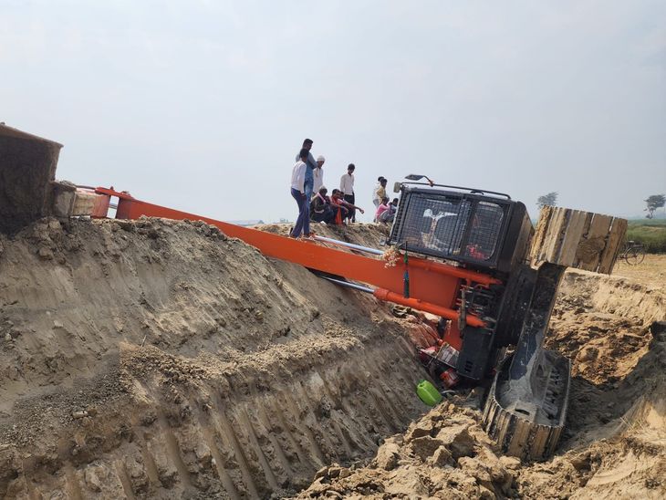Poklane driver dies while digging puddle | पोखर खुदाई के दौरान पोकलेन ...