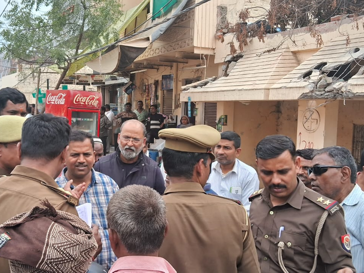 Municipal Corporation-Police used bulldozer on encroachment in ...