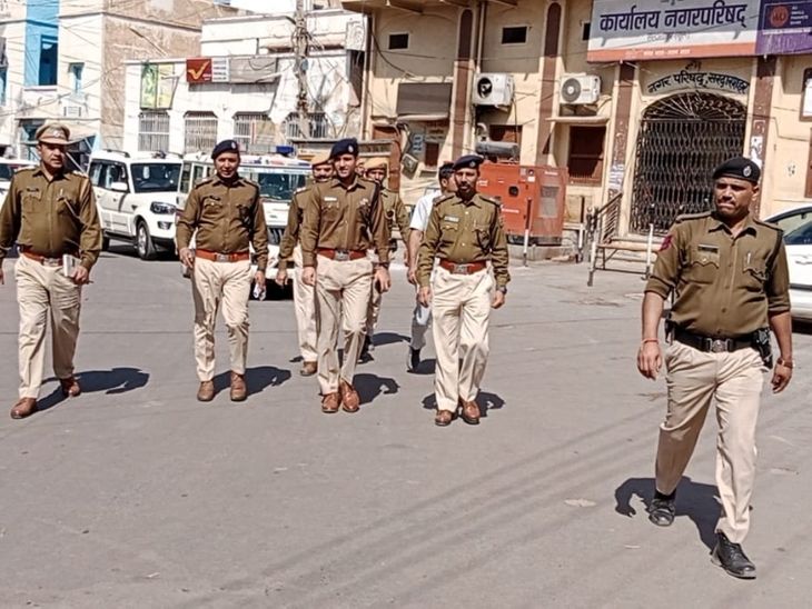 Churu SP reached Sardarshahar police station | सरदारशहर थाने पहुंचे ...