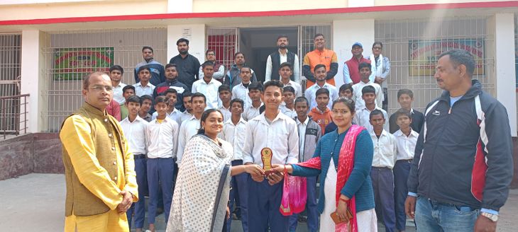 Riyaz, a student of 9th class of Plus Two school Simri, became the ...
