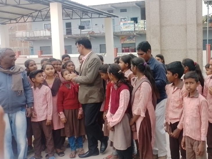 Mau DM interacted with school students