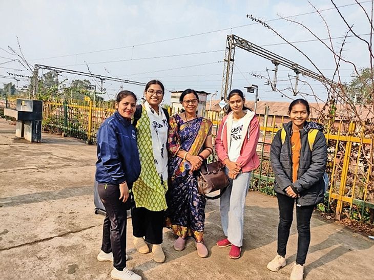 Volunteer Pari of Raseo Navankur unit leaves for Pachor to join the ...