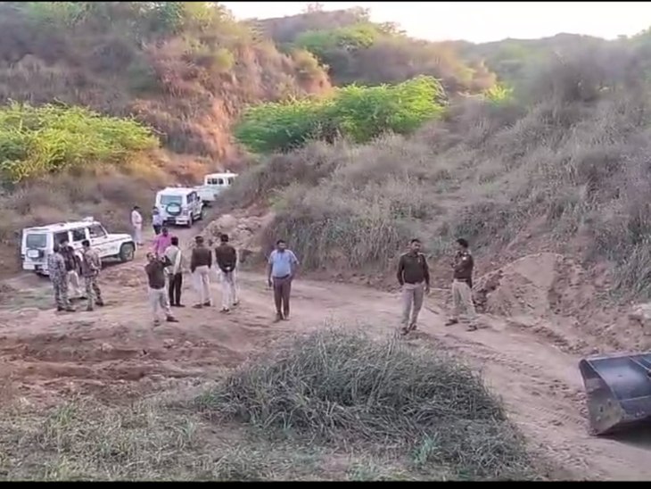 Forest Department's Deori Game Range team reached Varvasin Ghat.