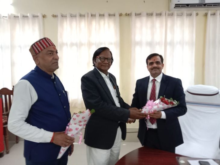 Pawan Pandey took charge as District Judge | पवन पाण्डेय ने जिला जज के ...