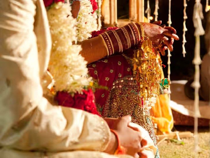 Slap between bride and groom on wedding stage in Meerut | शादी के स्टेज ...