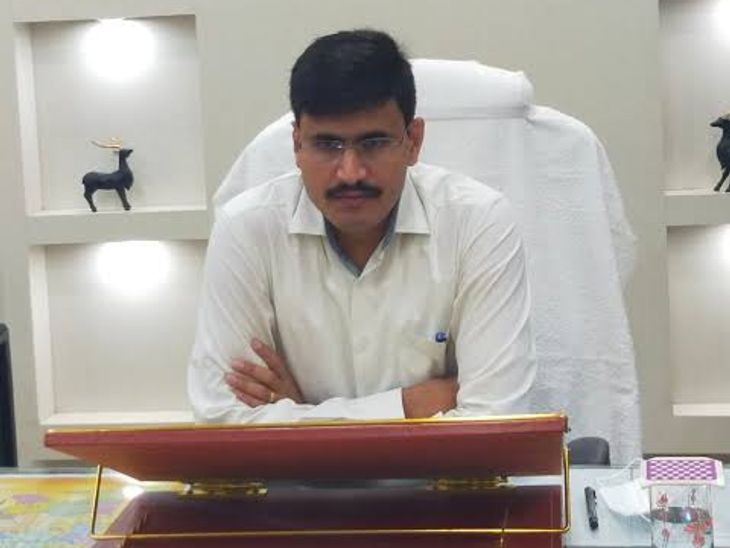 DM Ravi Prakash transferred, Manesh Kumar Meena will take charge | डीएम ...