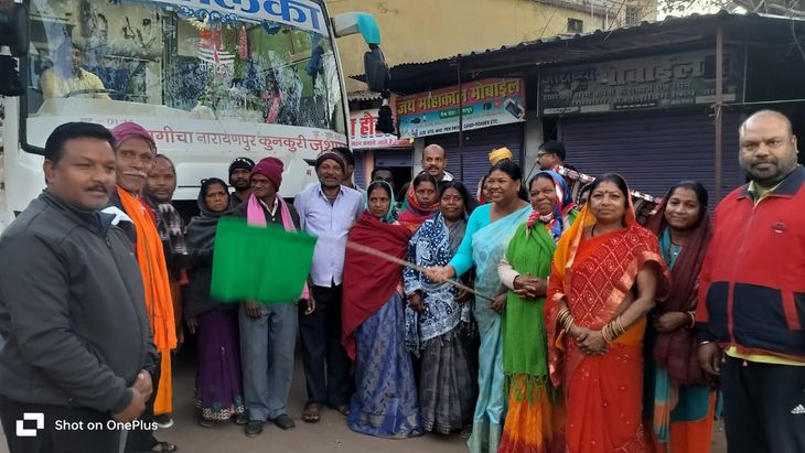 Devotees left for Ayodhya, MLA gave green signal | अयोध्या रवाना हुए ...