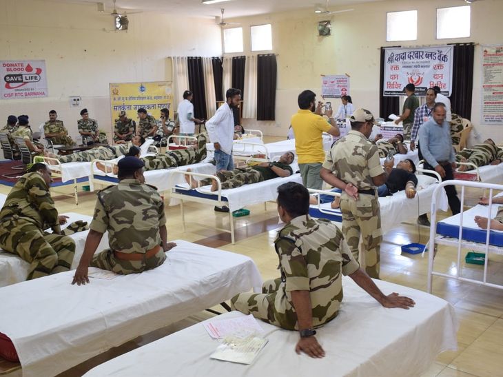 Joint blood donation camp organized | संयुक्त रक्तदान शिविर का आयोजन: बड़वाह में 54 CISF जवानों ...