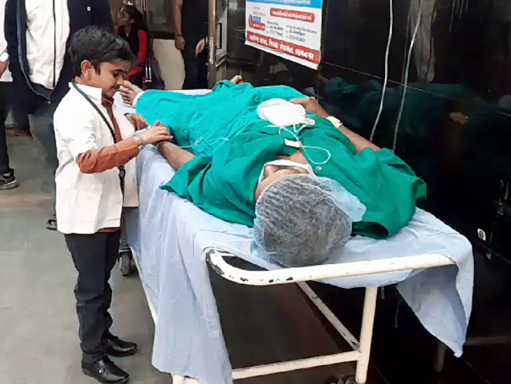 gujarat 3 feet tall dr ganesh baraiya becomes doctor bhavnagar ...