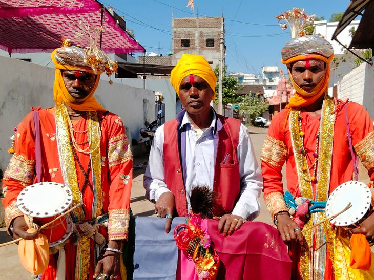 Kathi dance ends after Jalabhishek of Bholenath | काठी नृत्य का भोलेनाथ ...
