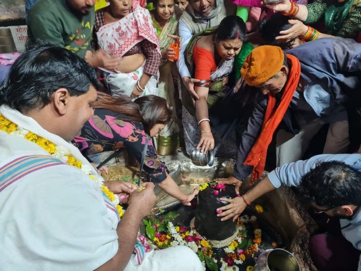 Shiva devotees gathered at the Shiva temples, chanting of Bhole Baba in ...