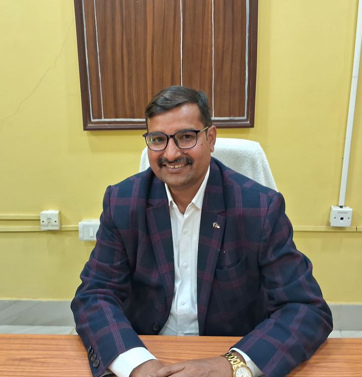 Family Court Judge Rajesh Kumar contributed | कुटुम्ब न्यायालय के ...