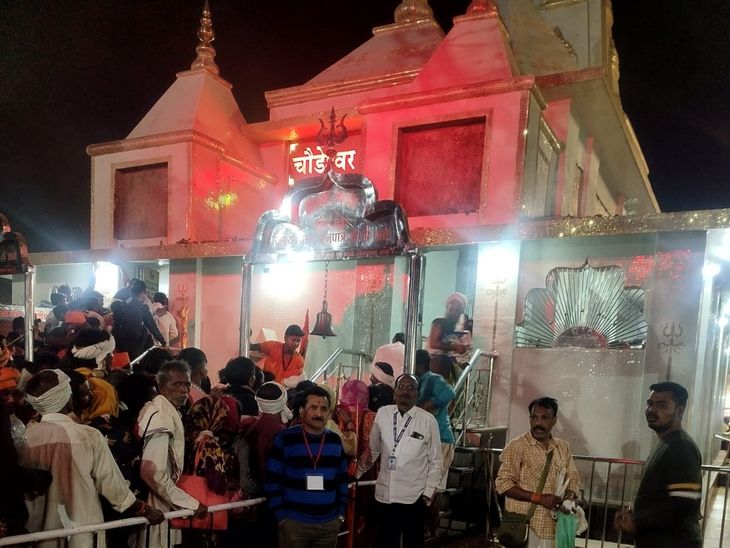 One lakh devotees reached Chauragarh Shiv temple | चौरागढ़ शिव मंदिर ...
