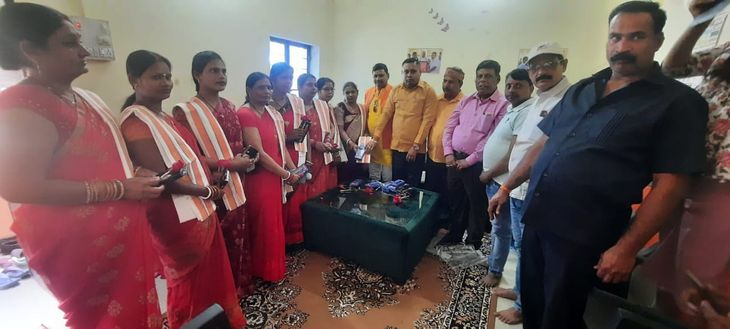 Inner Wheel Club of Bodhgaya donated sewing machines to needy women on ...