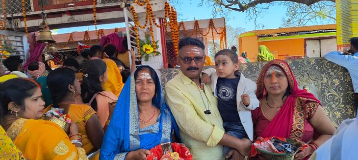 Thousands of devotees performed Jalabhishek in Mashrak with chants of ...