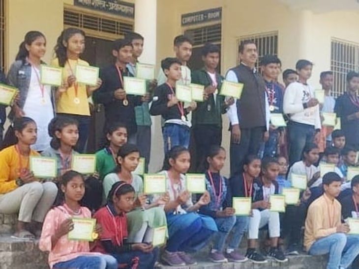 General knowledge competition organized in Sharda Mahila Mahavidyalaya | शारदा महिला महाविद्यालय ...