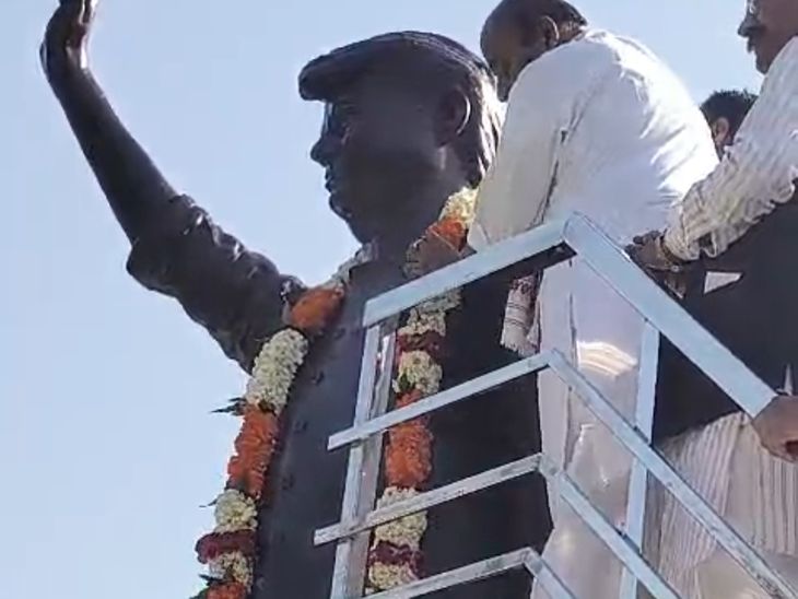 Celebrated the birth anniversary of late Madhavrao Scindia | स्व ...