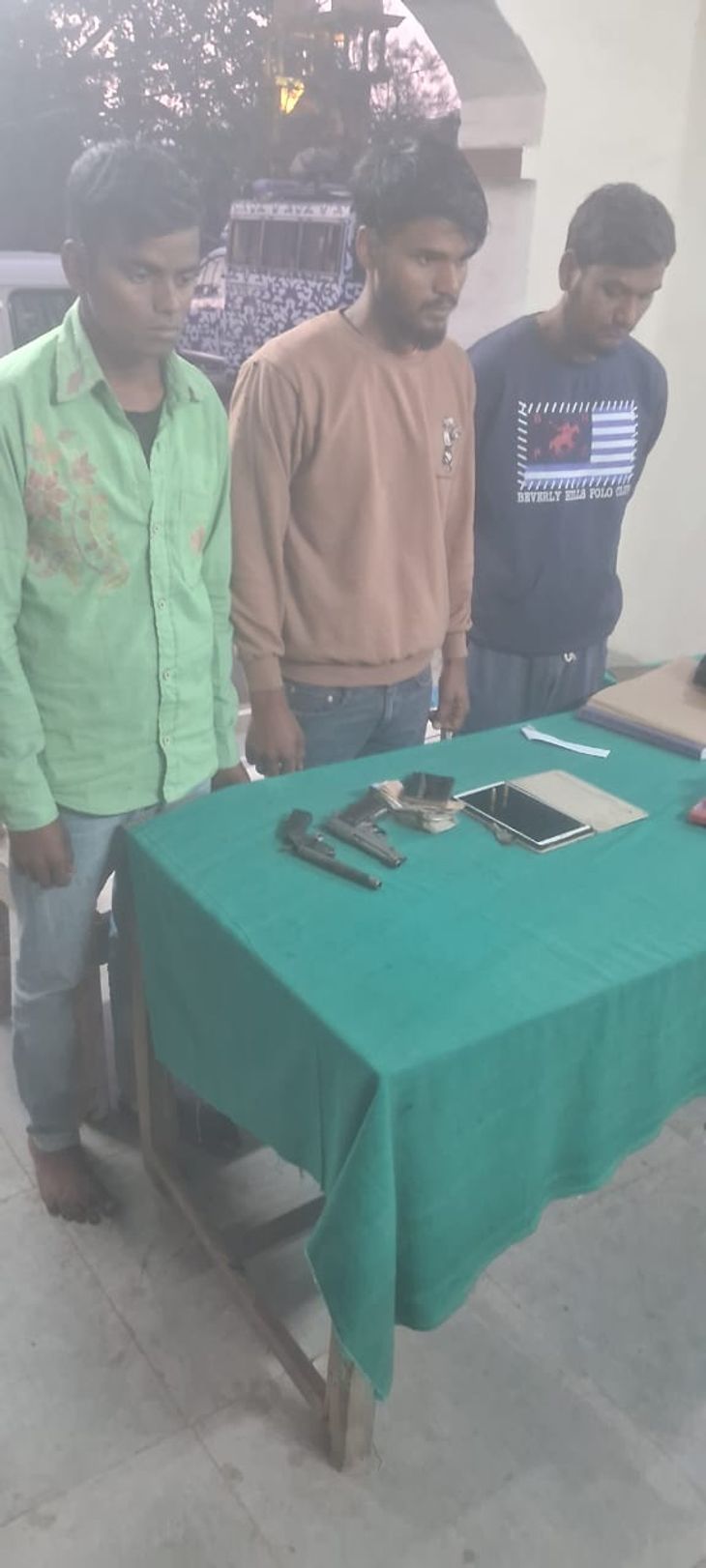 Three criminals arrested with loot amount sent to jail | लूट की राशि ...