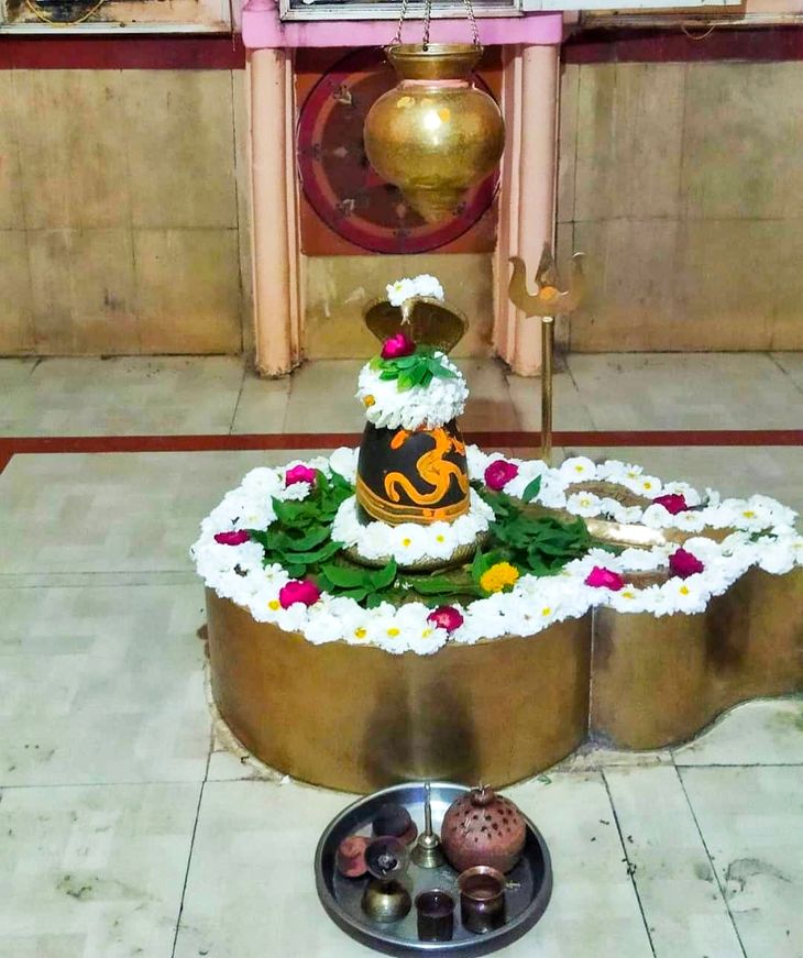 Worshiped Lord Shiva, took Bhandara Prasadi at Bade Hanuman Temple ...