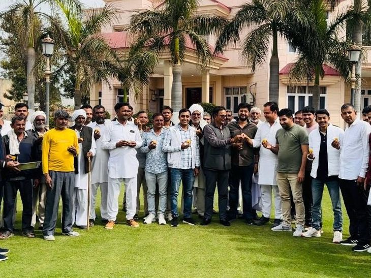 Jind MP supporters celebrated sweets distributed | जींद में सांसद ...