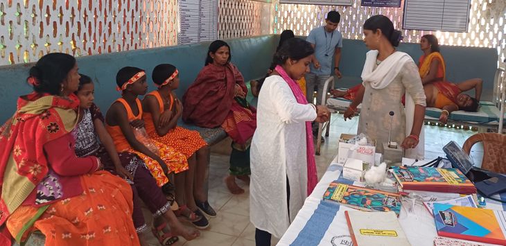Daughter Pratibha Kumari, Arun Das's son Neeraj Kumar, Varun Das's wife ...