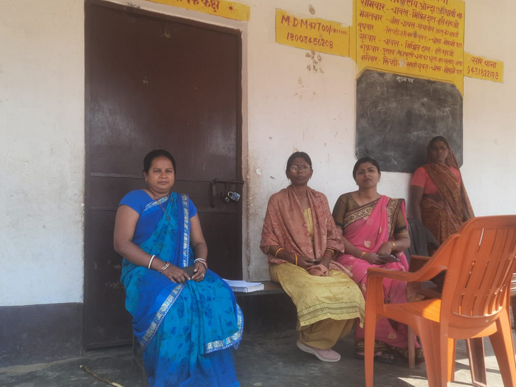 Middle school secretary's husband locked the school | मध्य विद्यालल ...