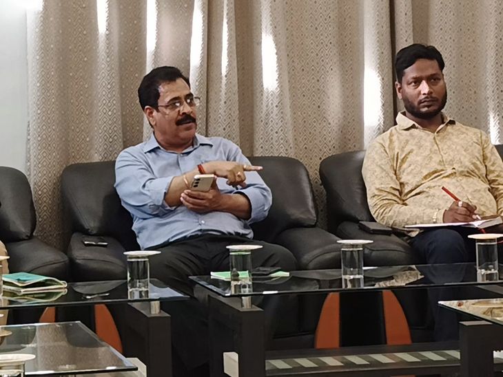 Electricity of displaced village in Shaktinagar cut off | शक्तिनगर में ...