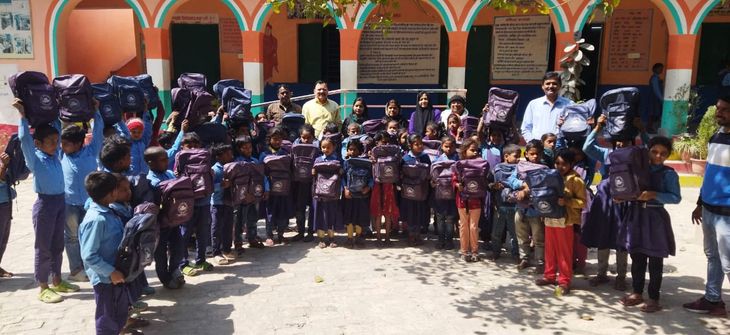 FLN kit distributed among 74 children | 74 बच्चों के बीच वितरित की गई ...