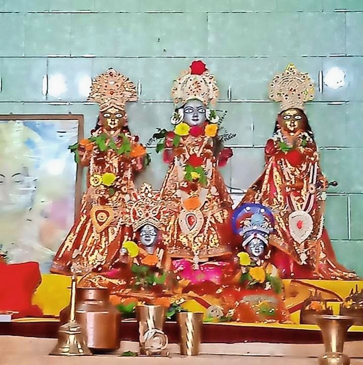 Lord Ram, Lakshman and Sita ji were worshiped in Thakurbari in Hasanpur ...