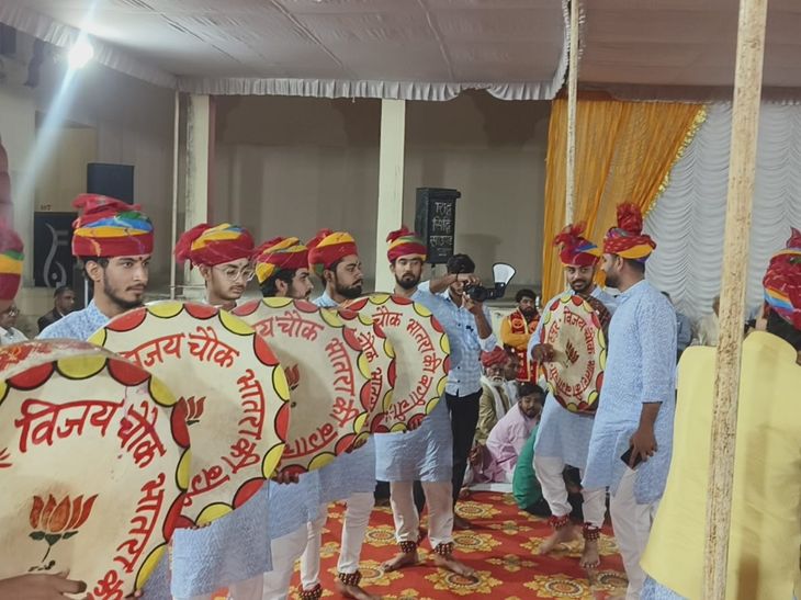 The color of Phagotsav started rising in Fatehpur | फतेहपुर में चढ़ने ...