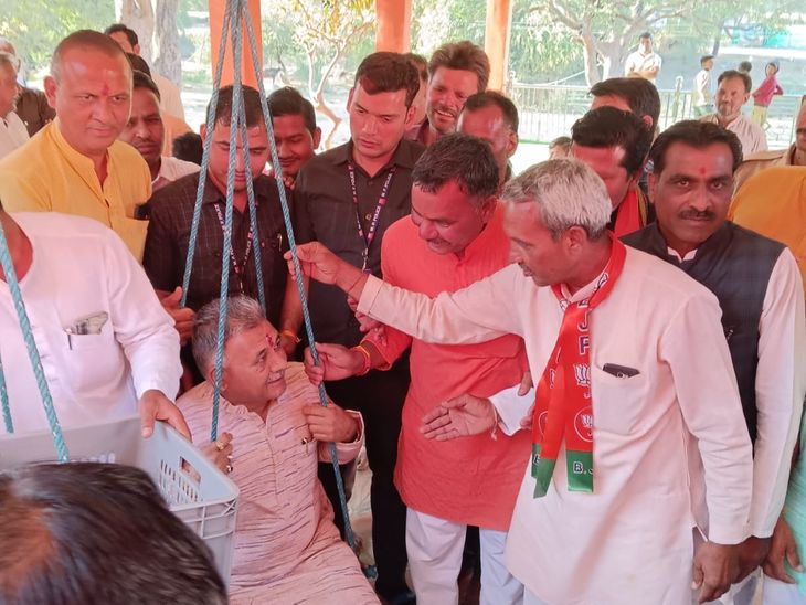 Tula donation took place in Bhaunra Ilahi Mata temple. | भौंरा इलाही ...