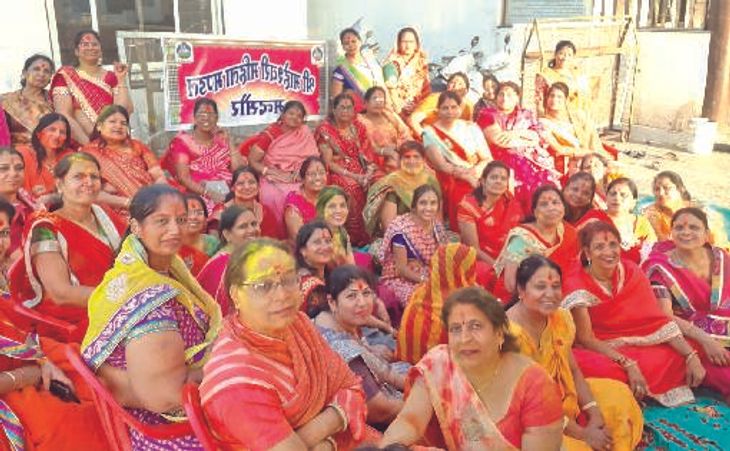 Women of Maheshwari community rejoiced in the fun of Fag, played Holi ...