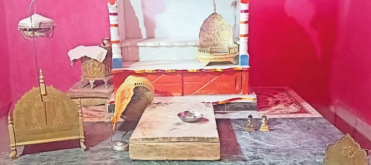 Statues of Lord Adinath, Shantinath and Mahavir Swami stolen from the ...