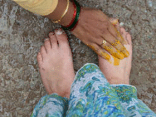 Feet Touching Rules; Per Chune Ka Sahi Tarike | Charan Sparsh