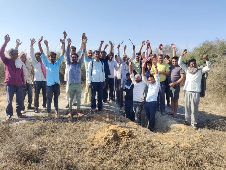 Residents of Kaneti are facing drinking water crisis. | ट्यूबवैल खुदवाई ...