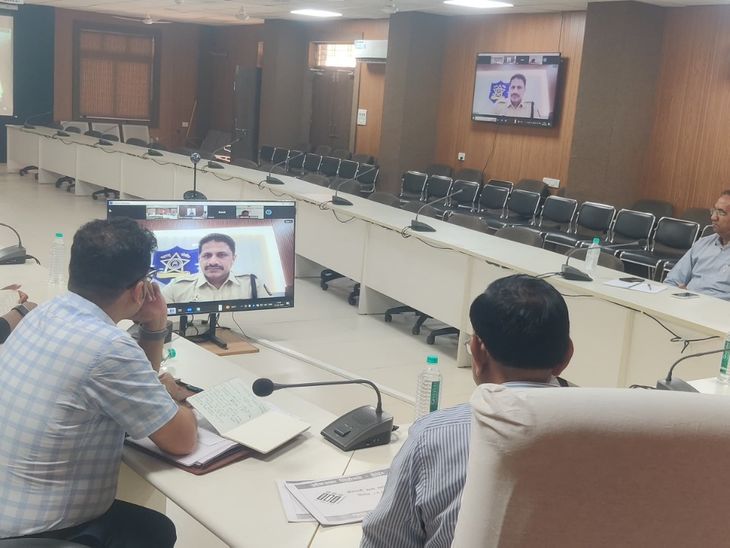 Video conferencing of officers of MP-Maharashtra border districts