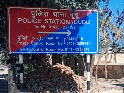 Dead body of a young man found in a well on a farm | खेत पर बने कुएं ...