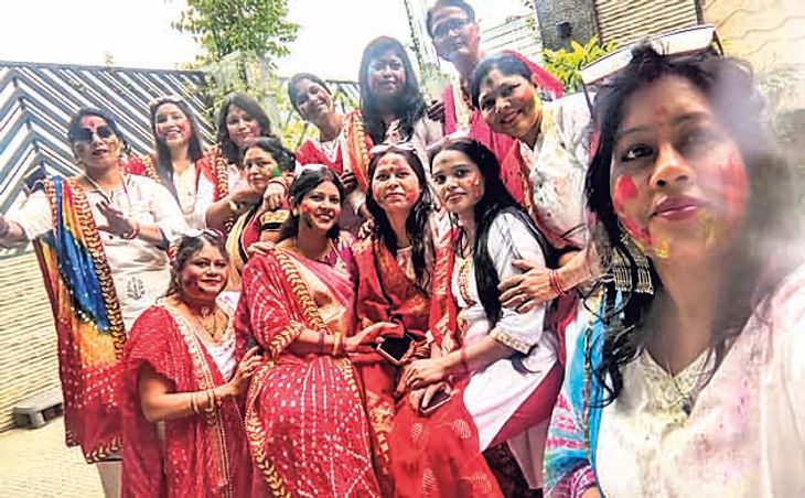 Women of Vaishya community celebrated Holi Milan | वैश्य समाज की ...