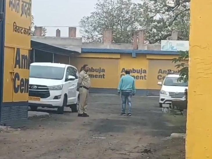 GST team raid in Burhar | बुढ़ार में जीएसटी टीम का छापा: लोहा और ...