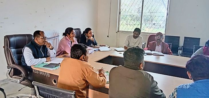 SDO held a meeting with BDO, CO and Chief Electoral Officer in Bharno ...